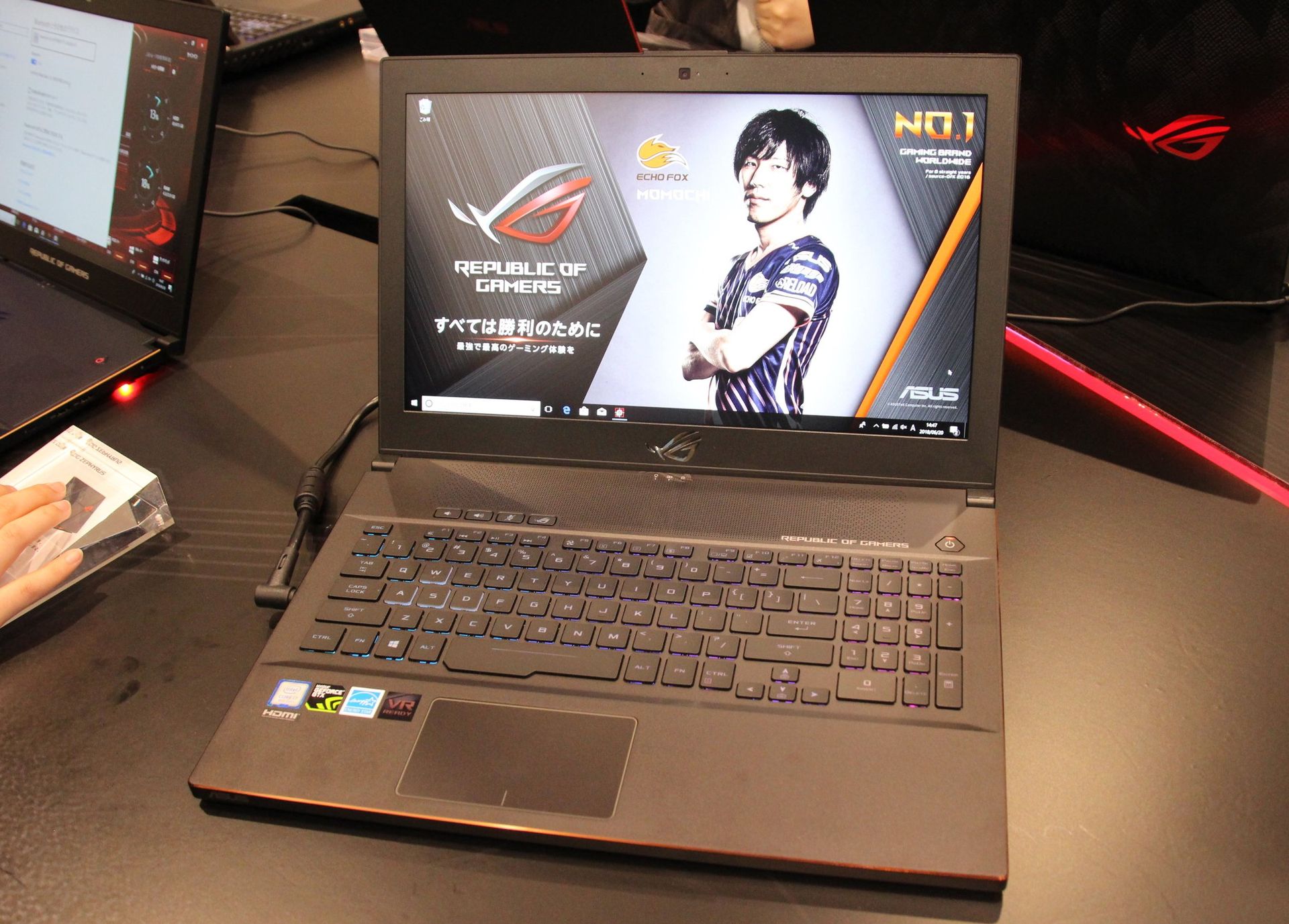 ASUS、ゲーミングと普段使いを両立させた「ROG ZEPHYRUS M」の日本展開を発表 - GAME Watch