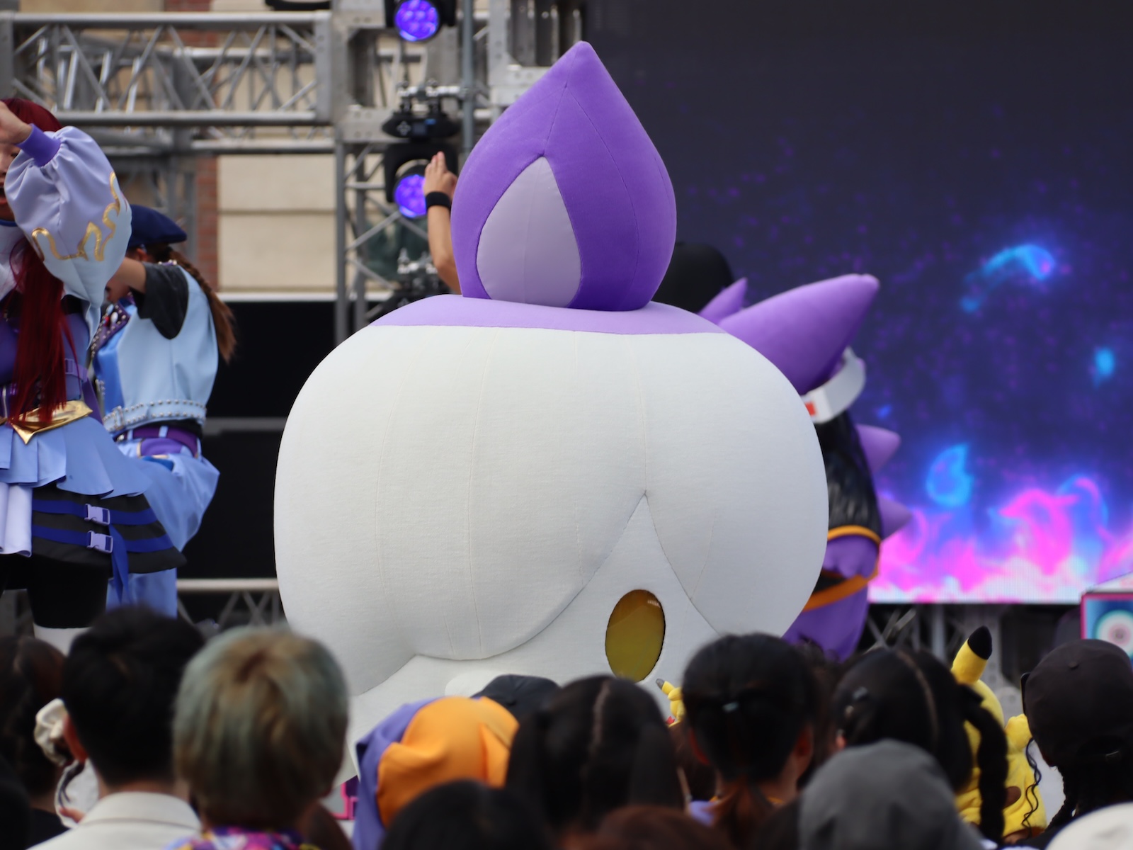 USJにヒトモシとバケッチャが登場！ 「ポケモン・アンストッパブル・ハロウィーン・パーティ」の様子をお届け - GAME Watch