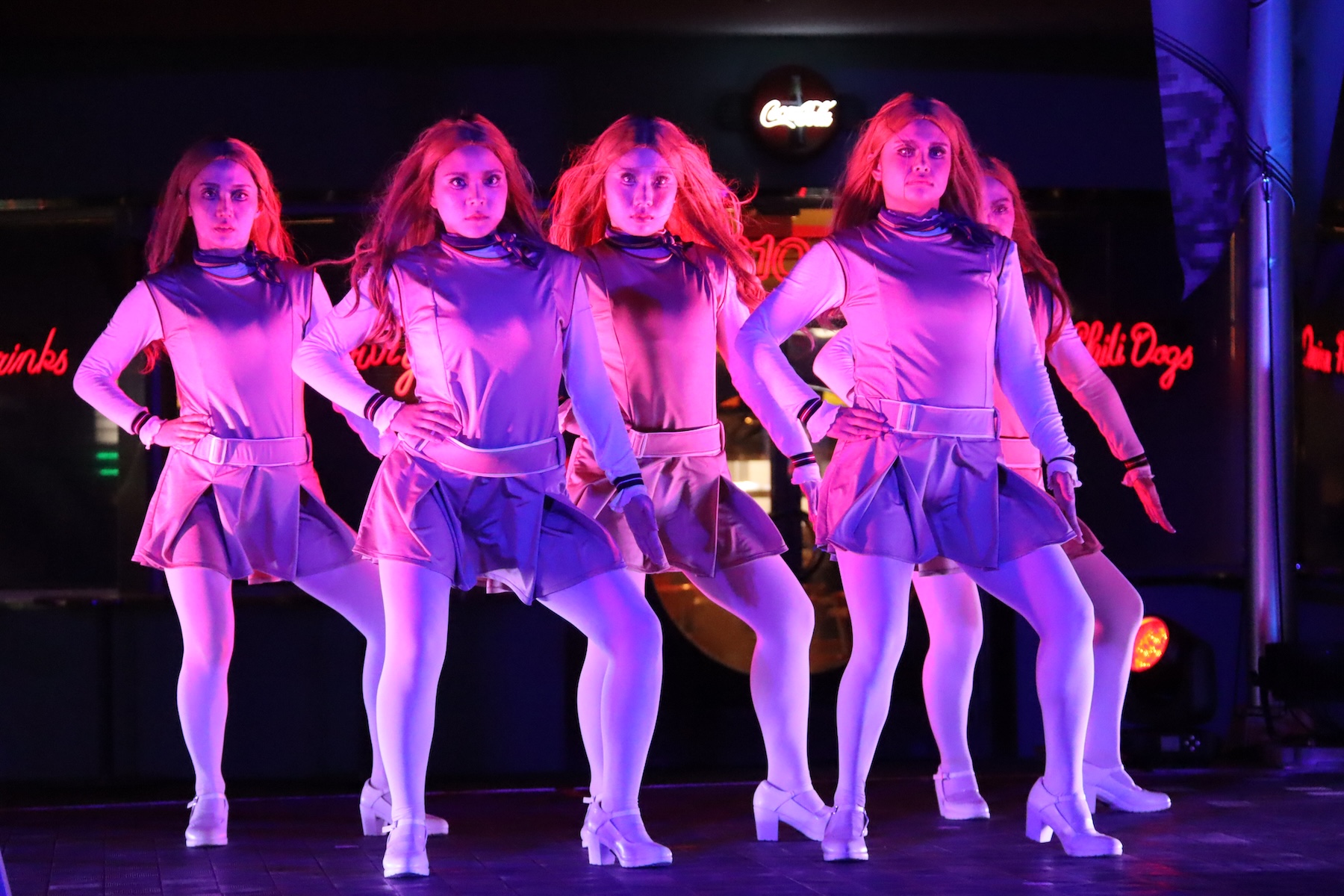 USJとホラー映画「M3GAN」が初コラボ！ 5体のミーガンがダンスを繰り広げるショーを撮りおろし - GAME Watch