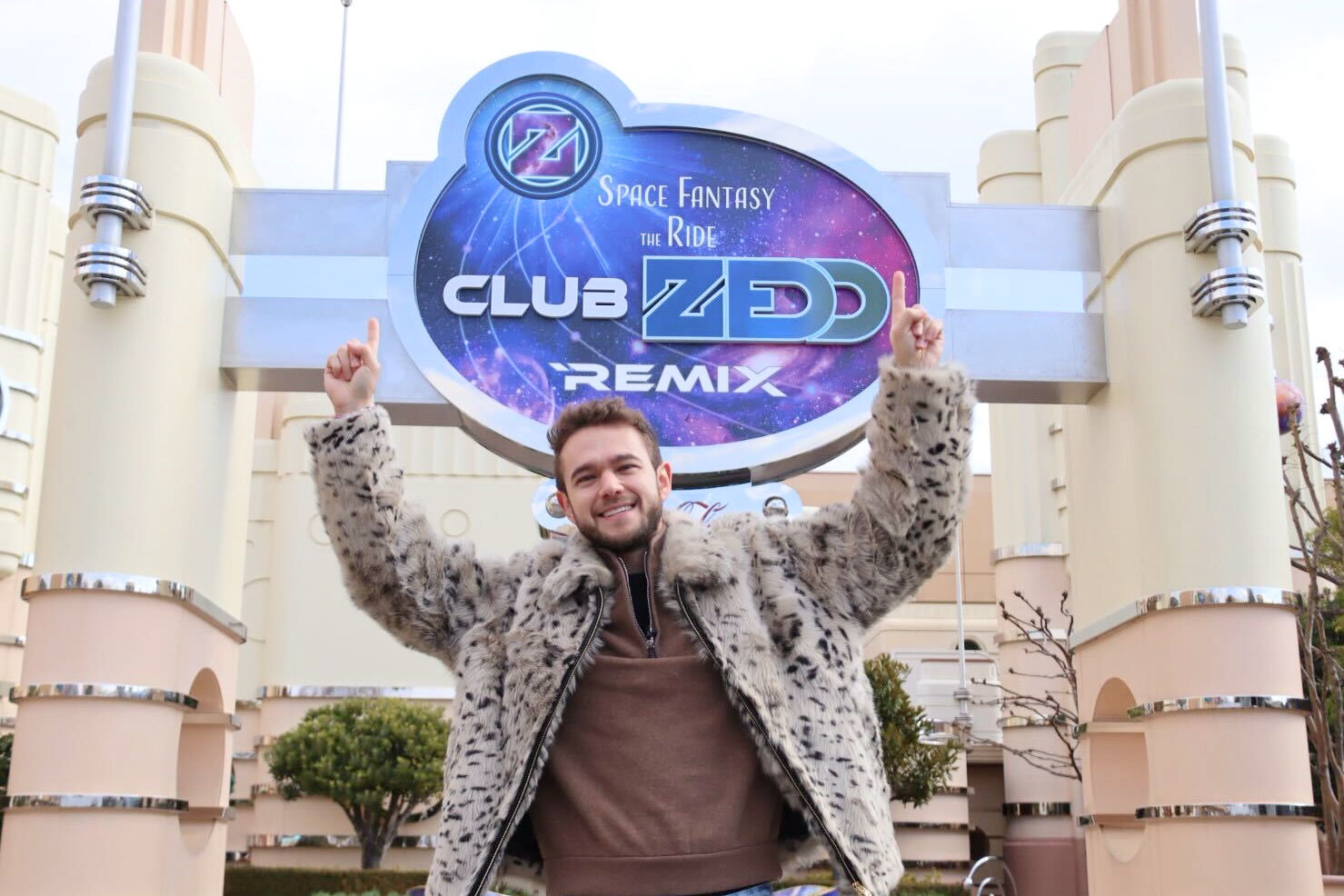 USJに世界的DJ「Zedd」本人が登場！ Zedd仕様の「スペース・ファンタジー・ザ・ライド」1月30日オープン - GAME Watch